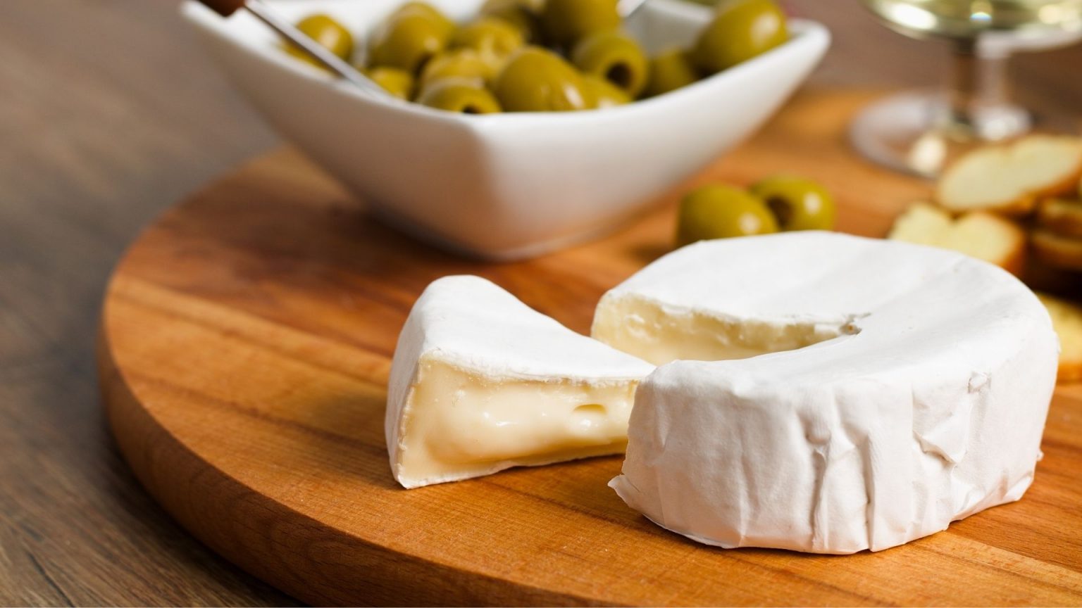 12 Best Types of French Cheese | Europe Dishes