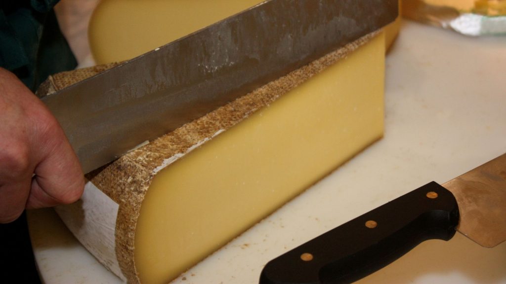 12 Best Types of French Cheese | Europe Dishes